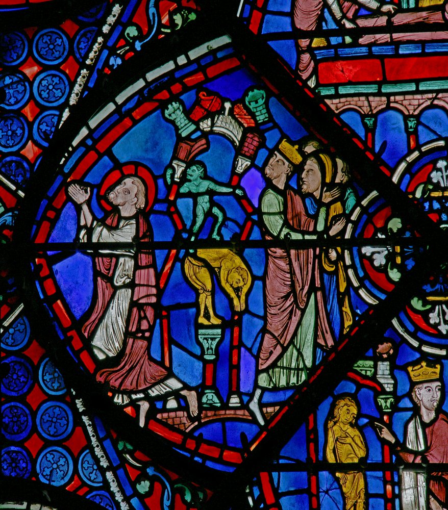 Okno svatého Tomáše: jak se modlí, démon rozbíjí pohanské sochy (w23)